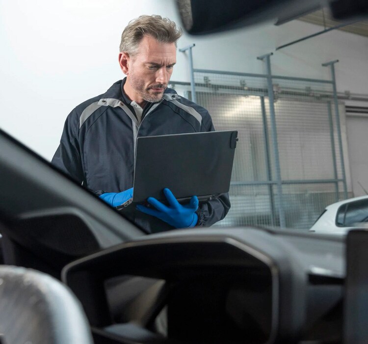 Plug-in hübriidsõiduki laadimine: pistik, kaabel, aeg